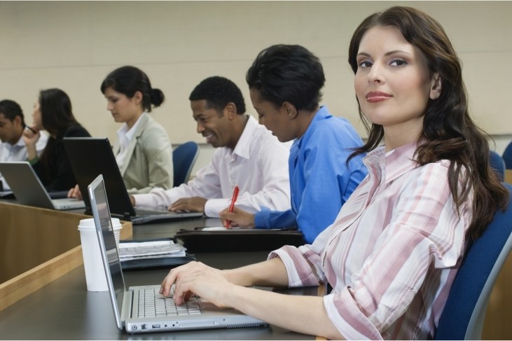 Woman Learning – Data Science Review